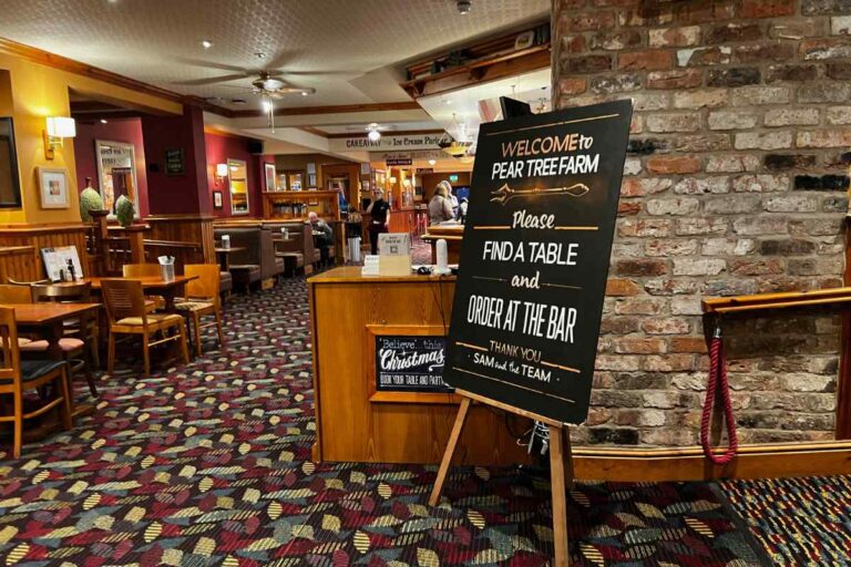 My Cosy Carvery Delight: Pear Tree Farm Monks Cross, York